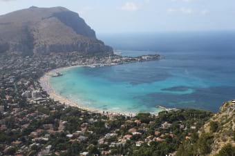 Le Grotte dell'Addaura a Palermo, custodi di tracce antiche